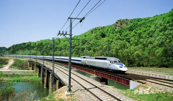 KTX 개통 19주년 "2천400억km..9억 싣고 지구 1만5천바퀴 돌았다"